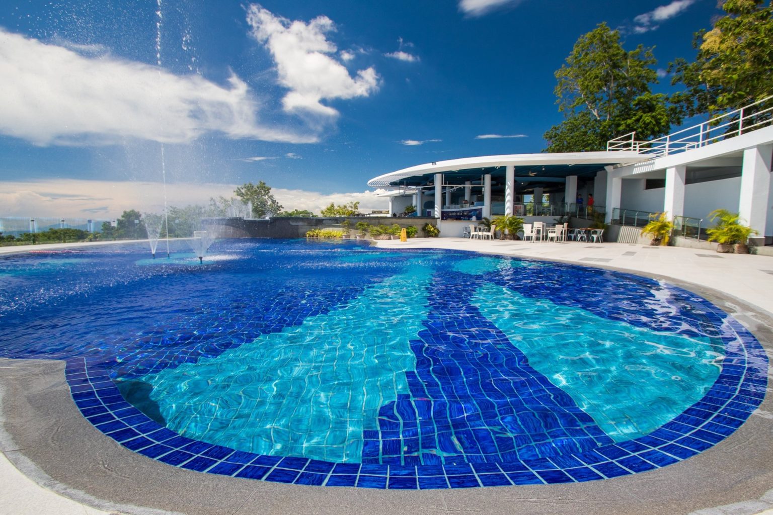 Amaya View in CDO: Infinity Pool, Hobbit Houses, Paragliding + more ...