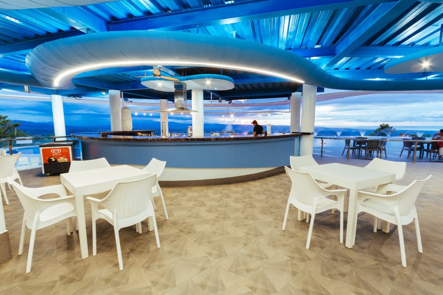 Amaya View in CDO: Infinity Pool, Hobbit Houses, Paragliding + more ...