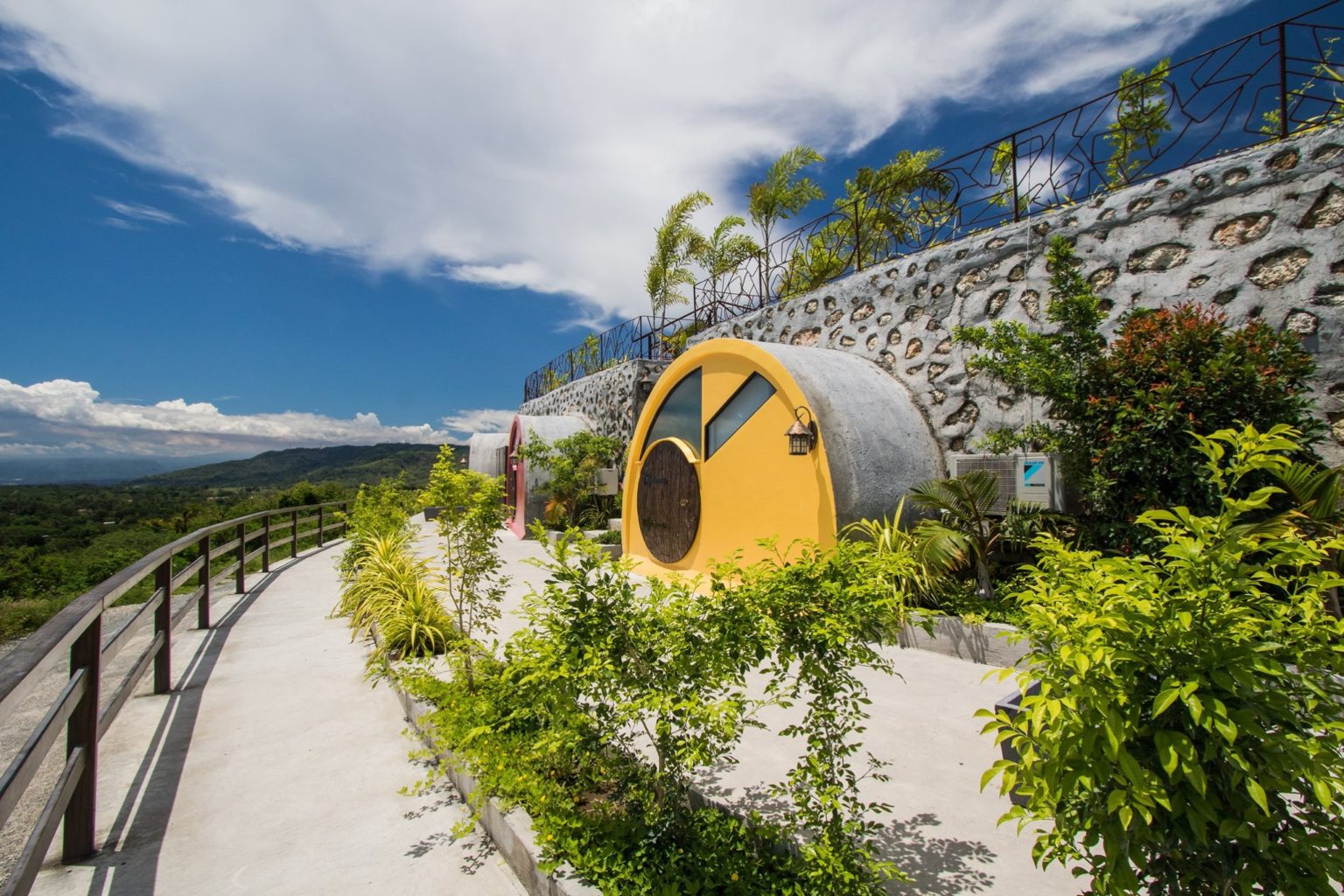 Amaya View in CDO: Infinity Pool, Hobbit Houses, Paragliding + more ...