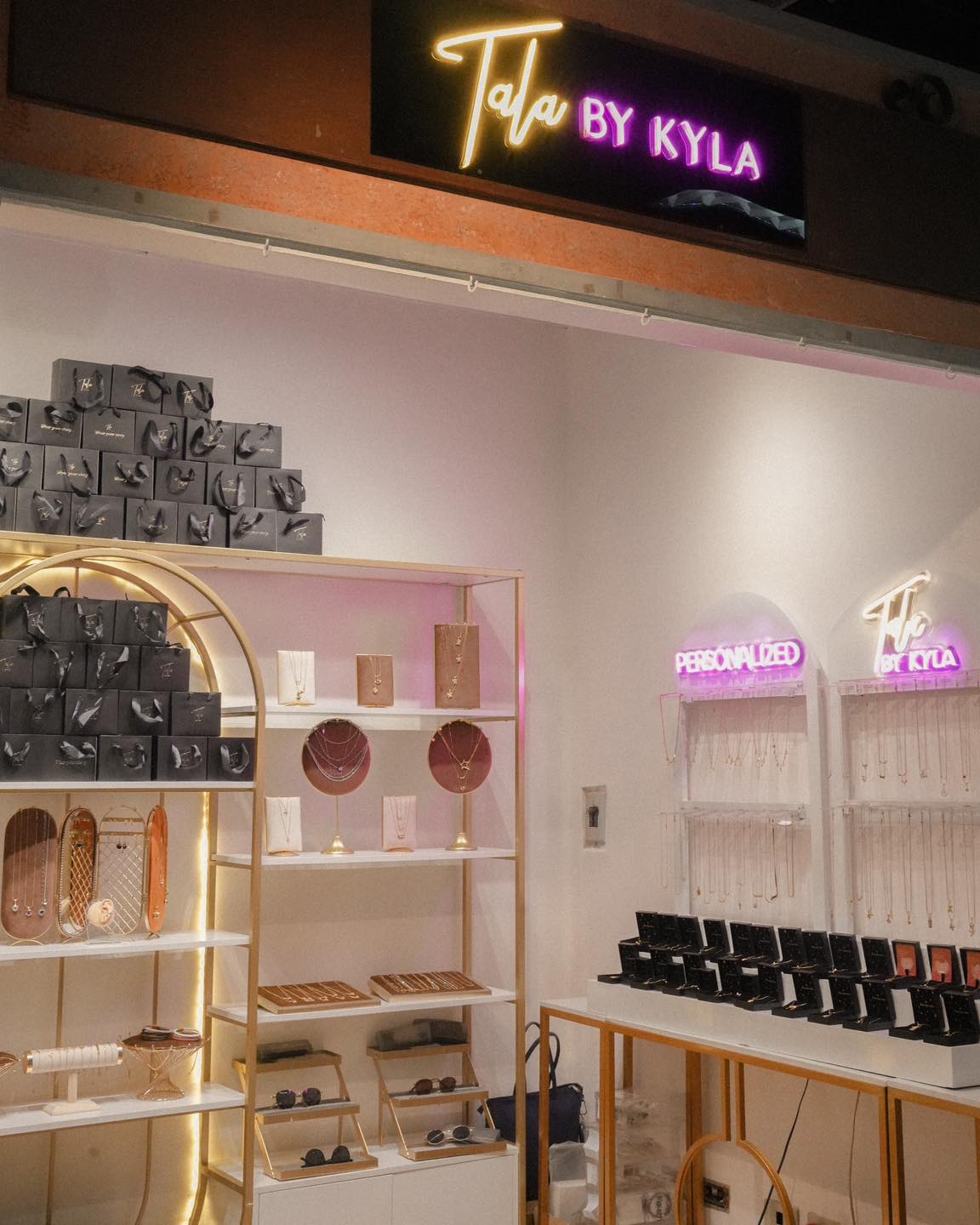 This 22-year old Entrepreneur earns 8 Figures a Month by selling ...