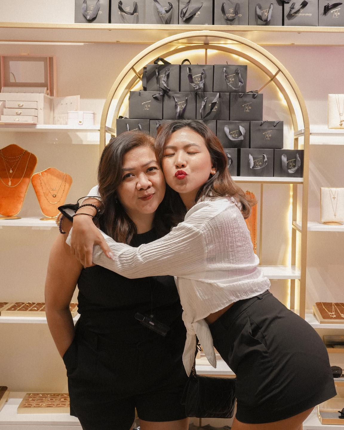 This 22-year old Entrepreneur earns 8 Figures a Month by selling ...