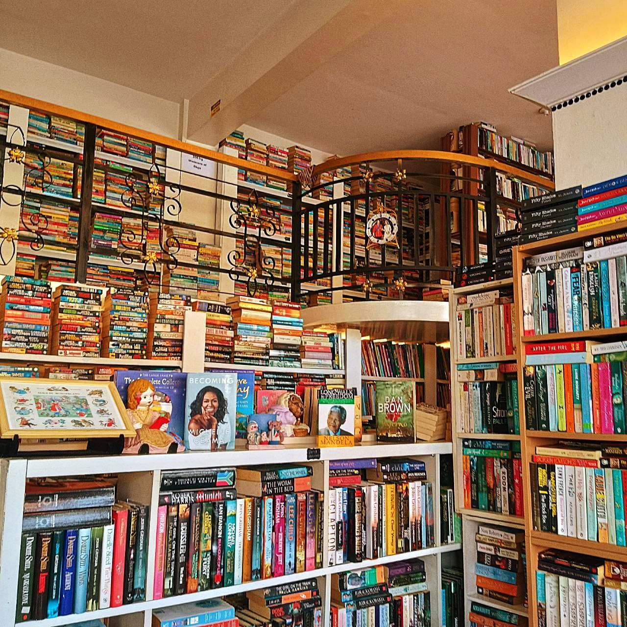 LOOK: A Book-By-Kilo Store Is Coming To The Visayas This May 2024!