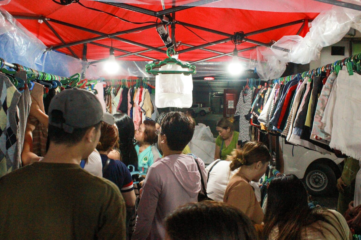 Your Guide to Colon Night Market In Post Quake Cebu - VisMin.ph